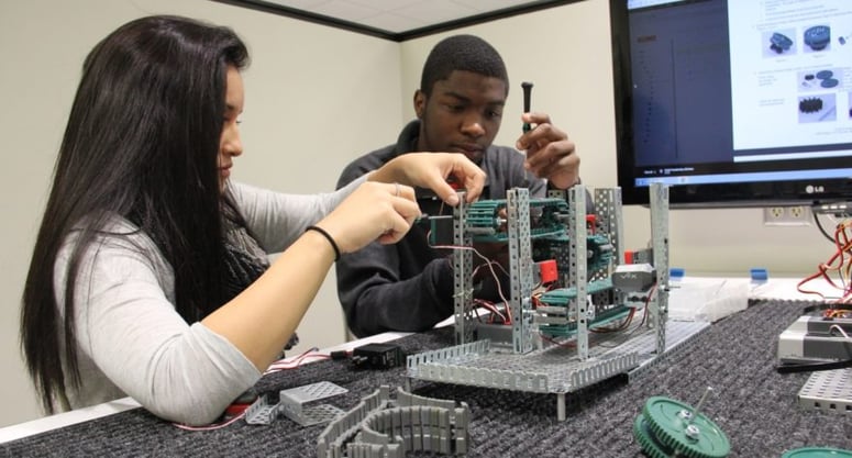 15 Super-Cool Summer STEM Activities | PLTW
